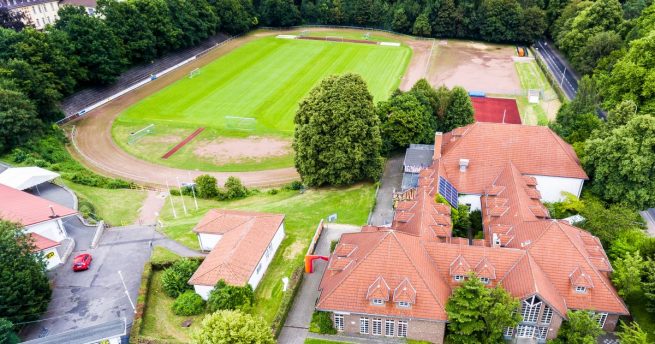 Stadionpläne vorgestellt – neue Tribüne, Flutlicht und Kunstrasen ...